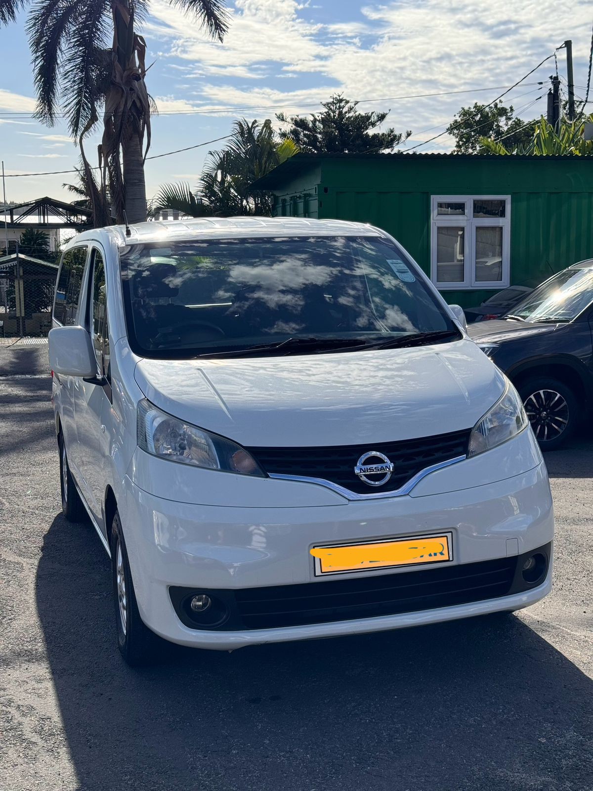 7 Seater Car Rental Mauritius -Explore Comfortably with Nissan.
